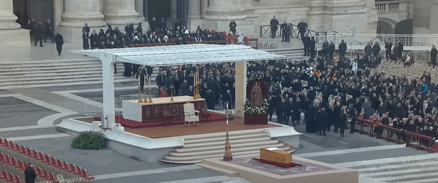 Queen Sofia, King Philippe and Queen Mathilde at Pope Benedict's ...