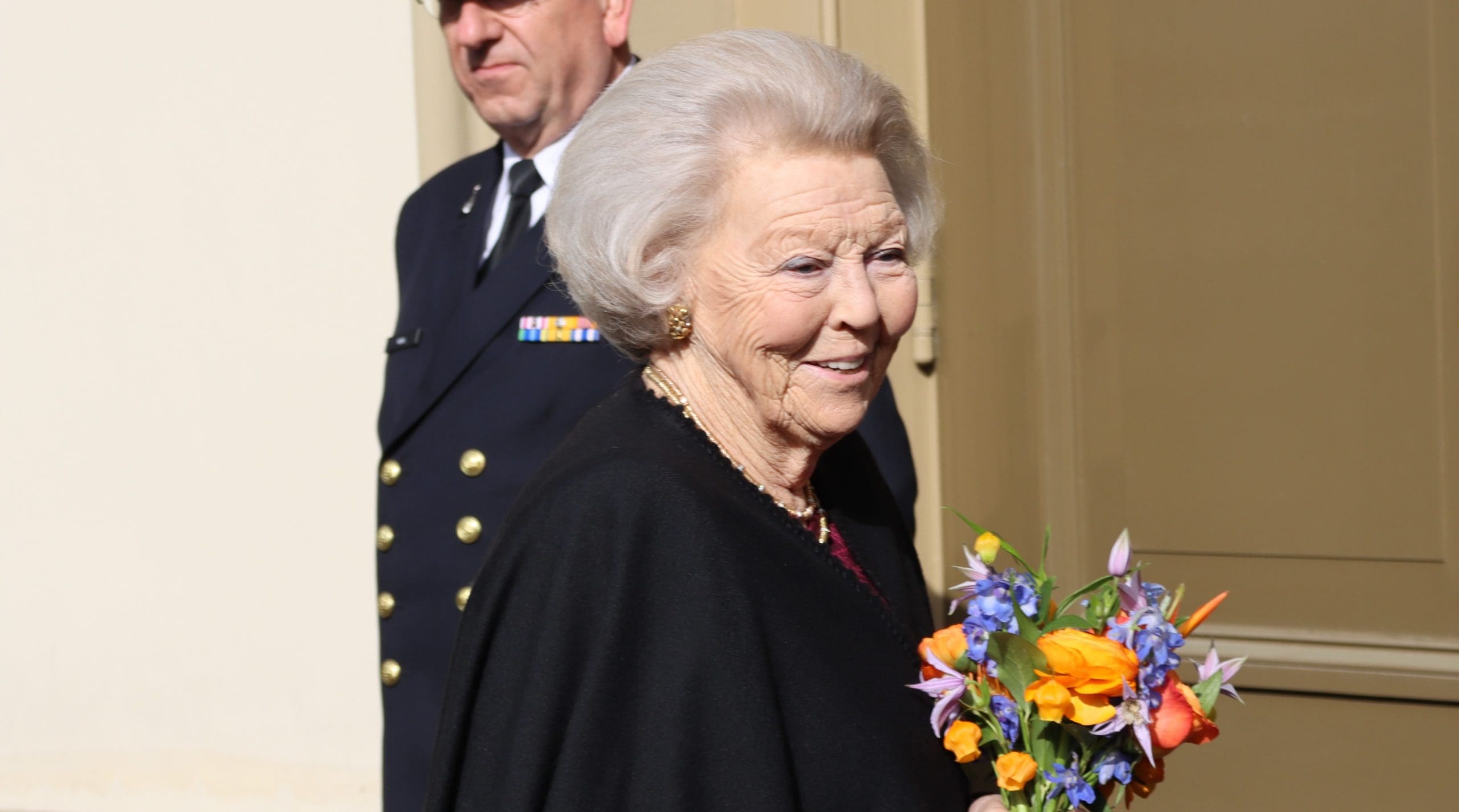 Princess Beatrix in good spirits at veterans home anniversary ...