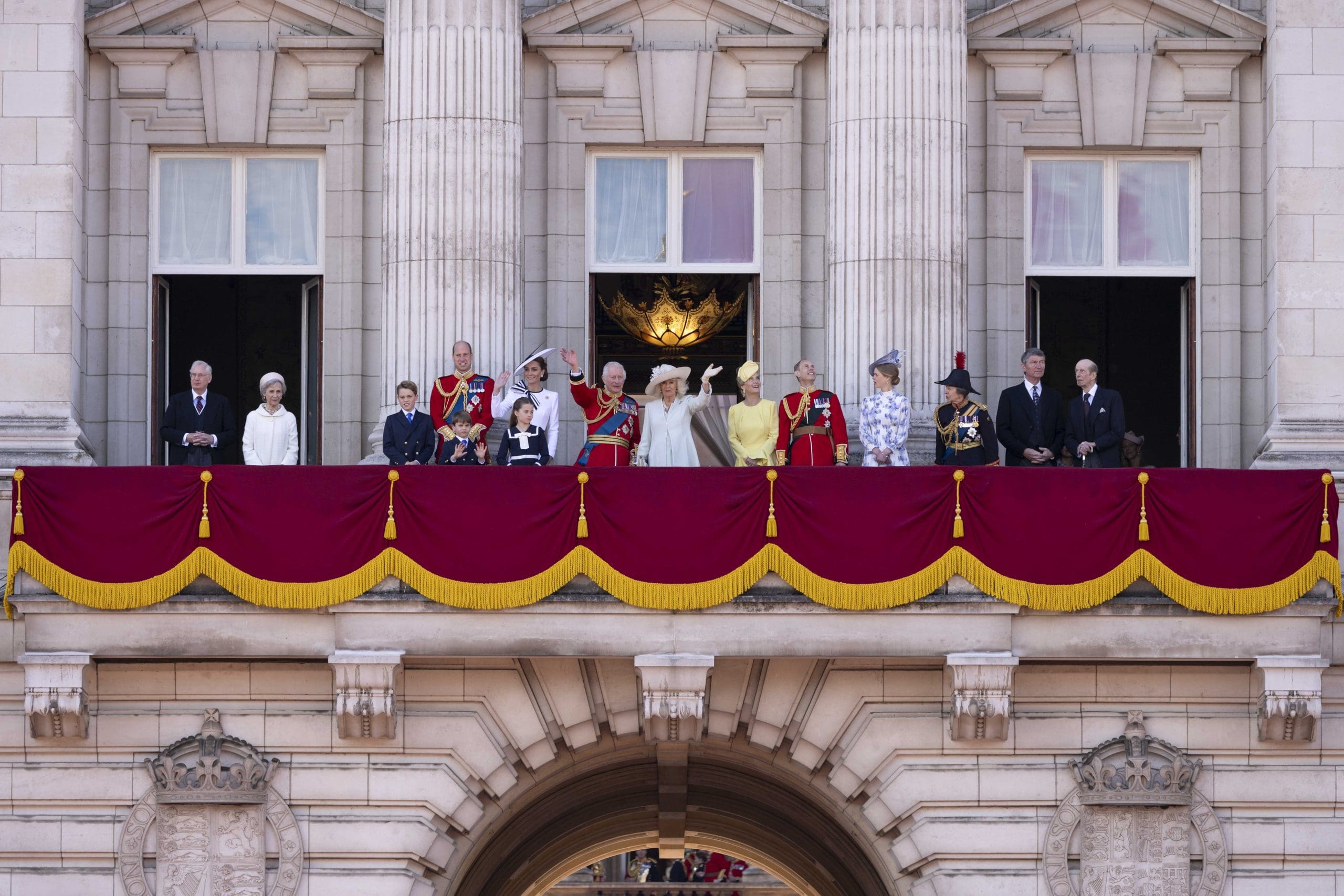 Who's who? The Buckingham Palace balcony explained - The Royal News ...