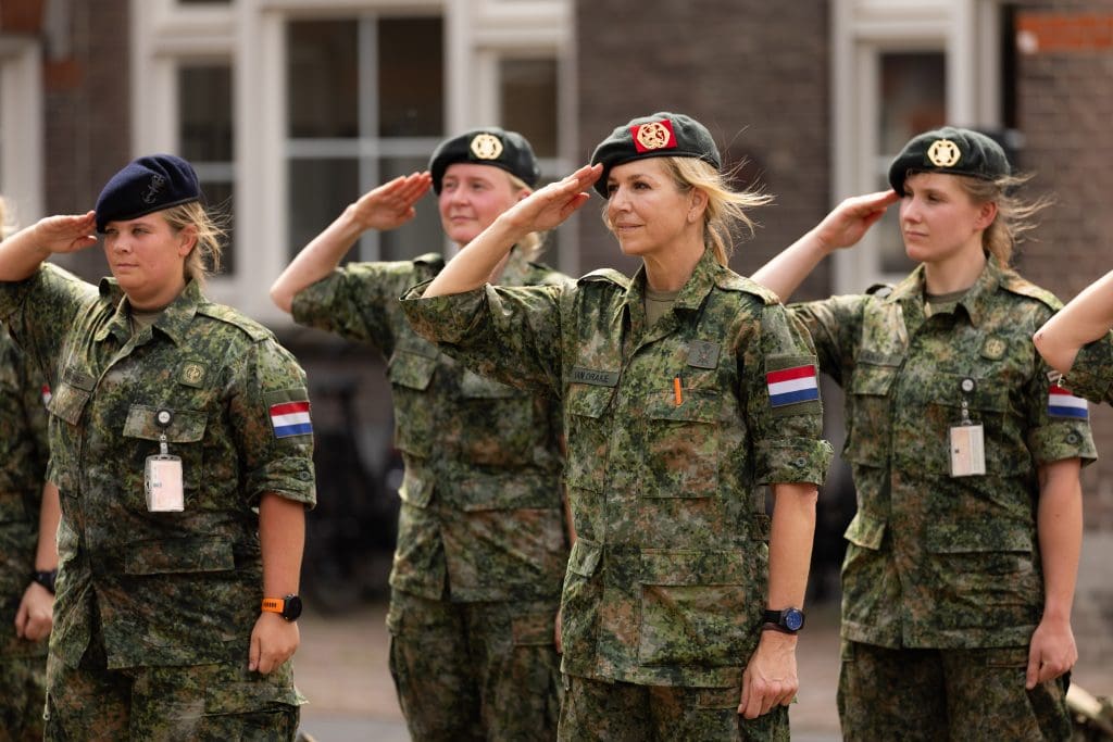 Queen Máxima receives beret - The Royal News Organisation